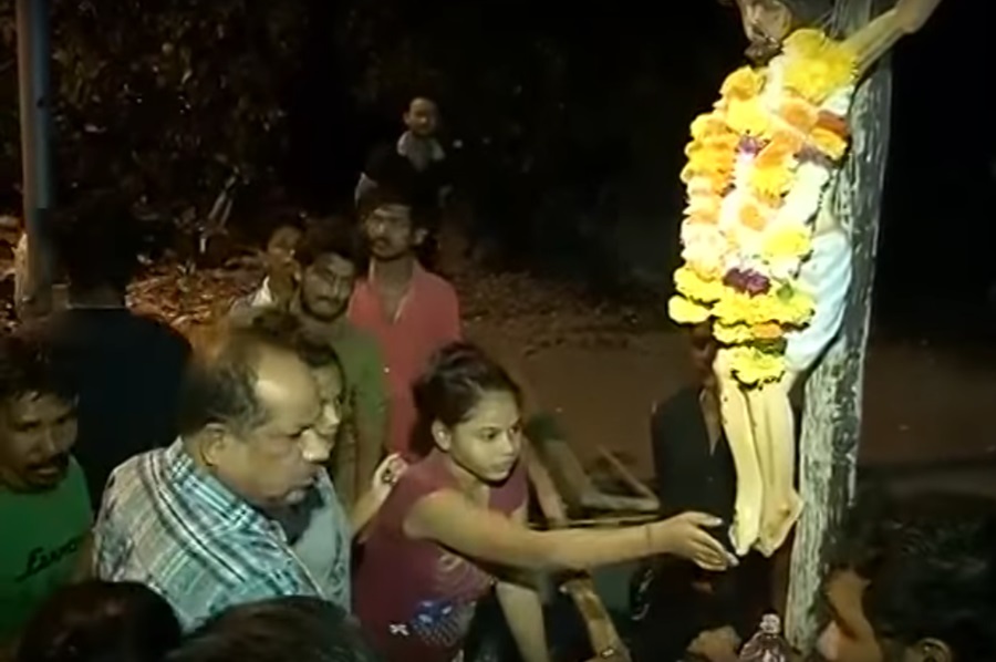 \'Holy Water\' Seeping From Feet of Jesus Christ Statue in Mumbai; Some ...