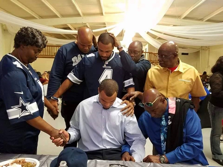 NFL Star Dak Prescott Displays Christian Faith Through Prayer ...