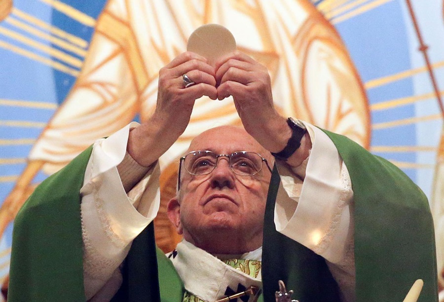Pope Francis Slams \'Christian Parrots\' Who Go to Church But Don\'t Do ...