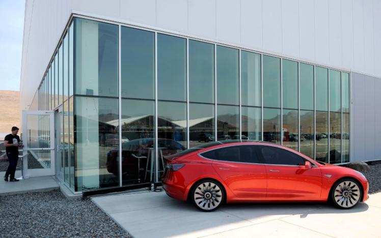 Tesla Model 3 VIP viewing taking place in June before production starts ...