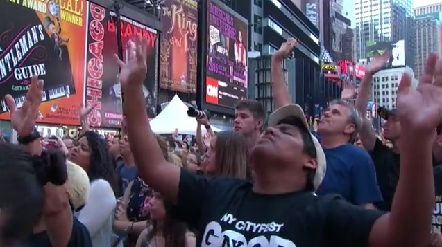 Jesus comes to Times Square: thousands pray and hear Bible readings at ...
