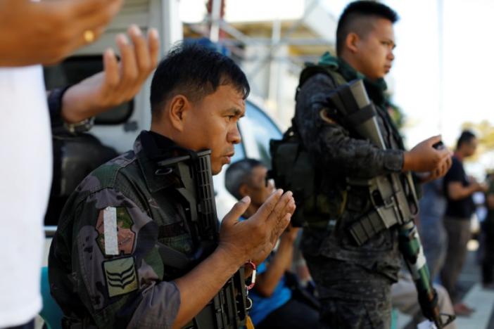 Reports say 100 Christians may be hostages in Philippines battle ...