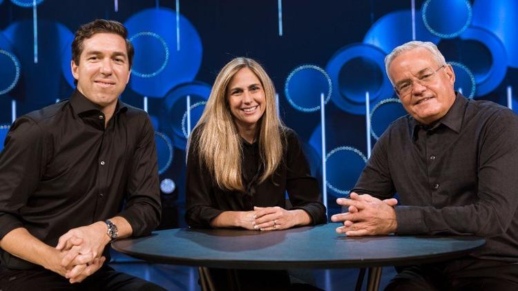 Female church leader named as new top pastor at Willow Creek ...