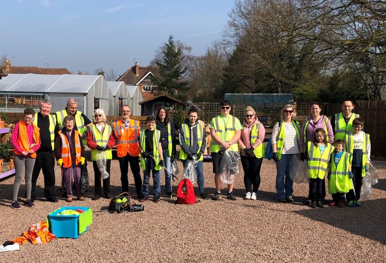 Litter picking with a prayer - Christian Today
