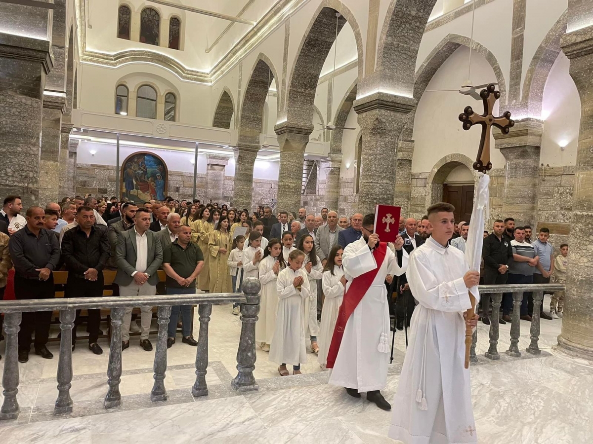 Church trashed by ISIS holds service for the first time in 8 years ...