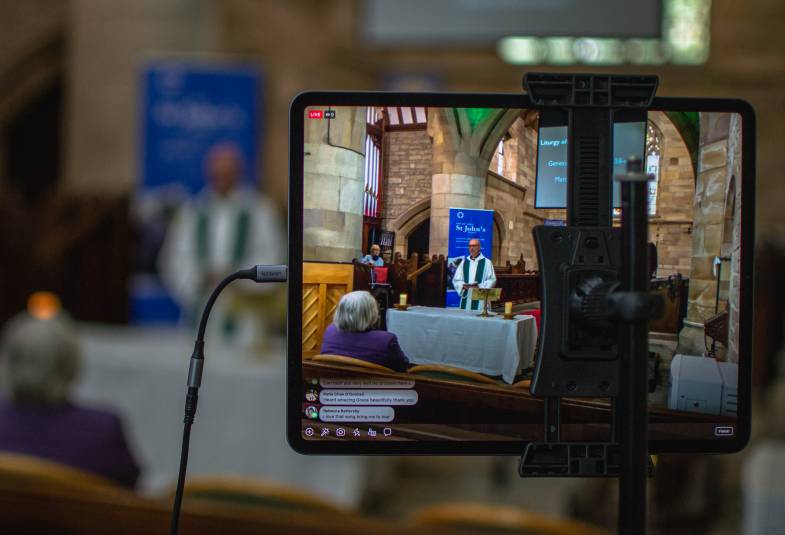 Church of England urged 'to recover its confidence in God' amid ...