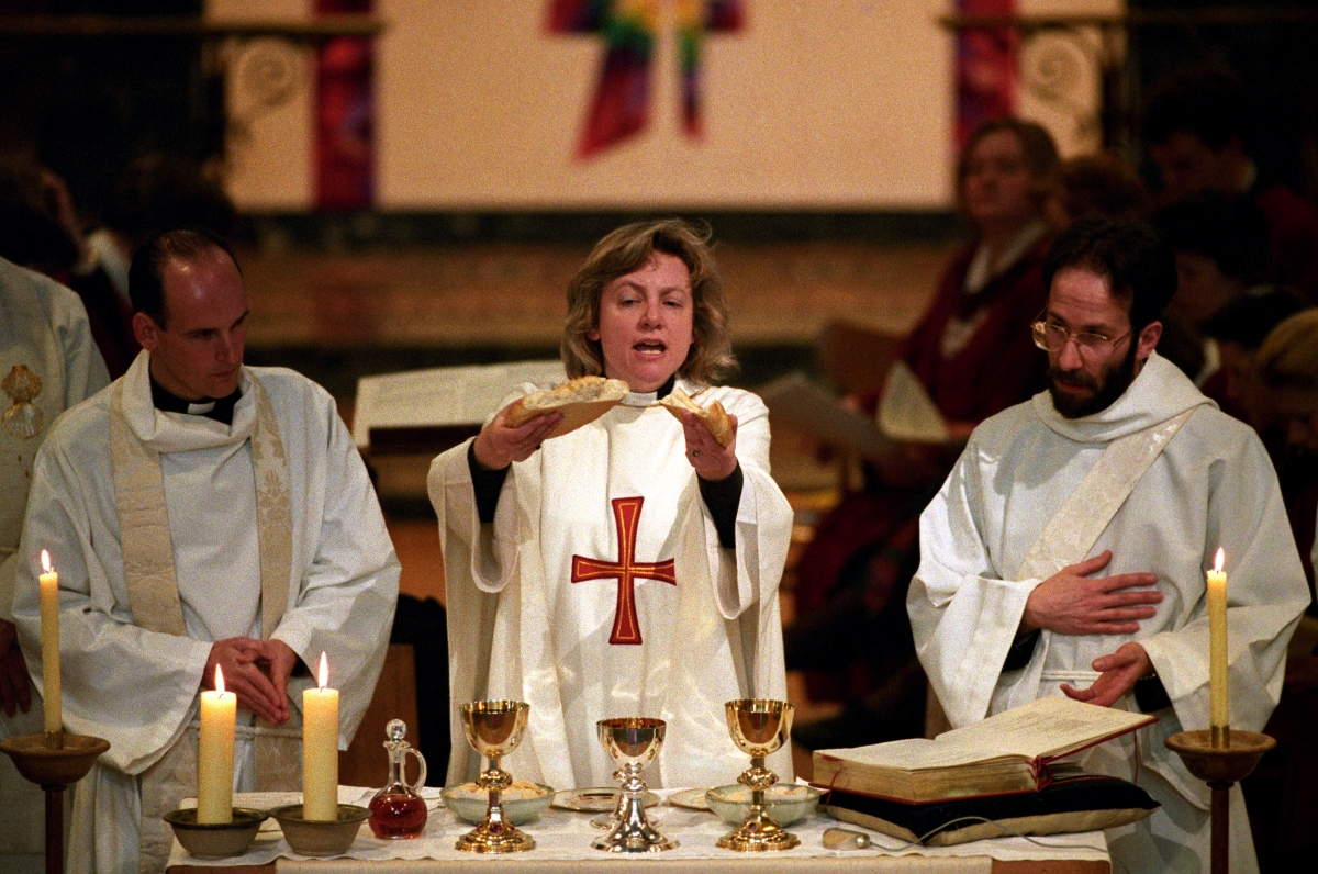 \'A moment in history\': 20 years of women priests - Christian Today