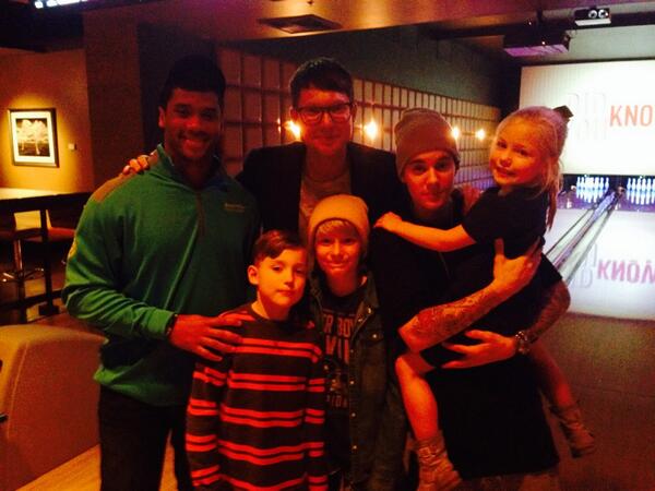 Justin Bieber worships with Pastor Judah Smith and NFL quarterback ...