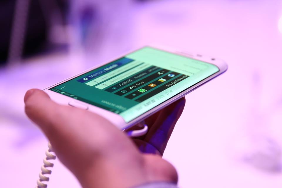 Samsung Galaxy Note Edge release date: Japan gets curved-screen ...