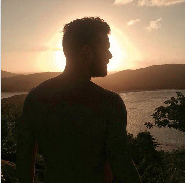 Ricky Martin death hoax: Singer alive and well, sends postcards from ...