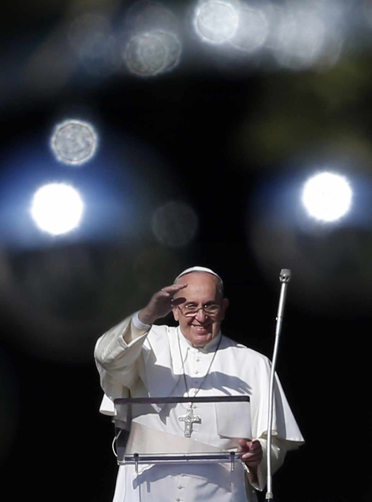 Pope Francis raffles off his Fiat Panda, a hat and other items to help ...