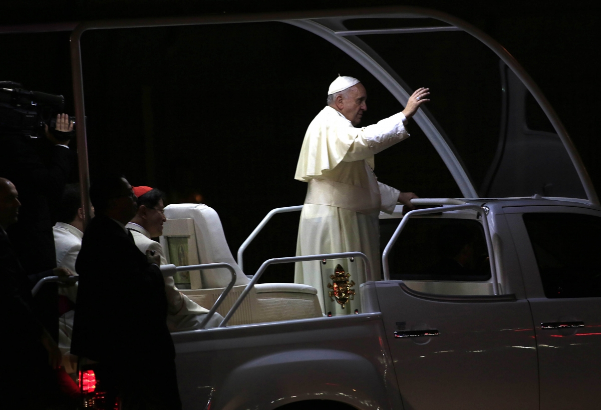 Pope Francis slams Philippines corruption and \'scandalous social ...