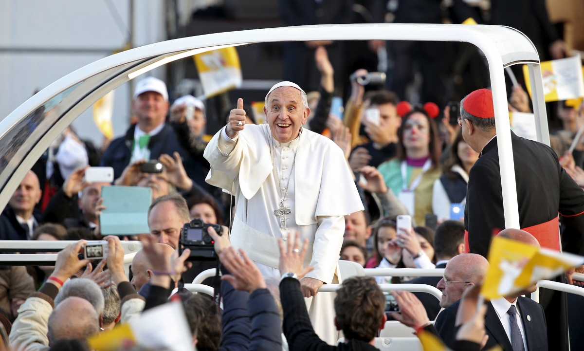 Pope Francis gets a special pizza delivery - Christian Today