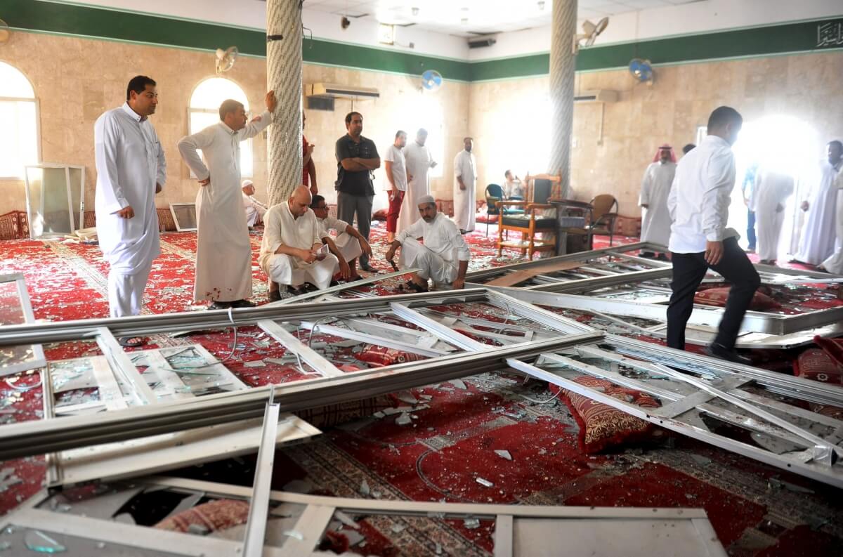 Saudi Arabia: Islamic State suicide bomber kills 21 in packed mosque - Christian Today