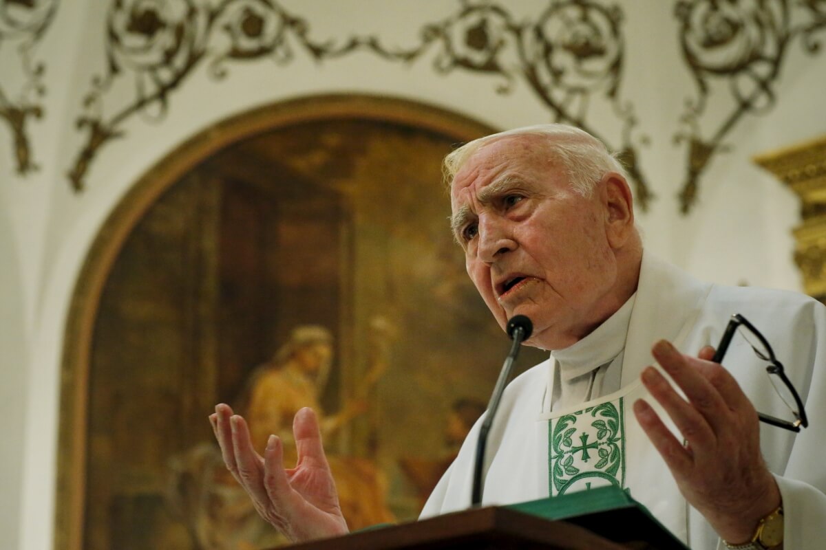 Tears in New York as 17 Catholic churches close - Christian Today