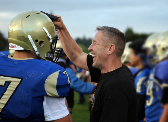 Praying coach Joe Kennedy gets support from Kendrick brothers of \'War ...