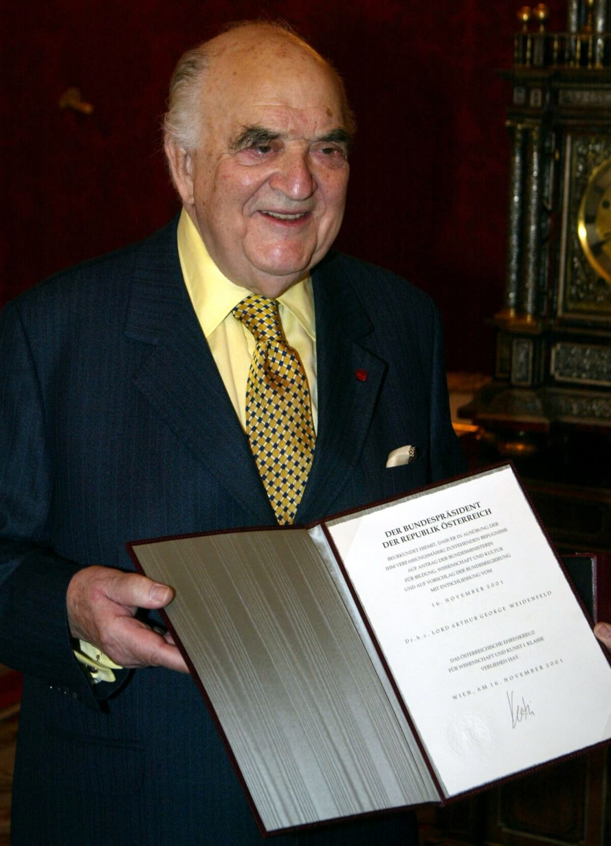 Lord Weidenfeld, who helped save Middle Eastern Christians, dies aged ...