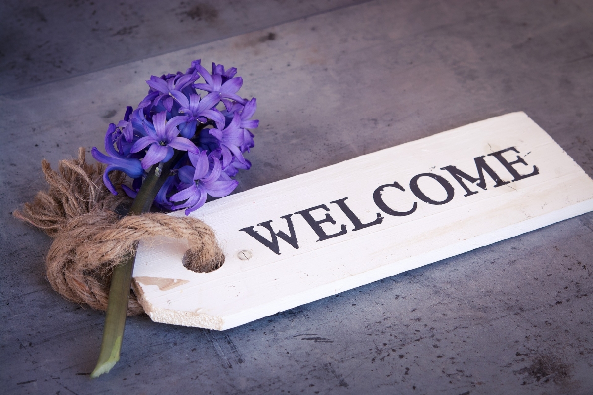 6 Bible verses to motivate you to welcome all sorts of people, like ...