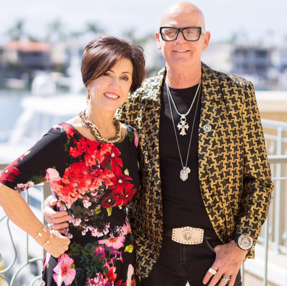 Katy Perry\'s parents make a plea to singer\'s bashers: \'Don\'t judge ...