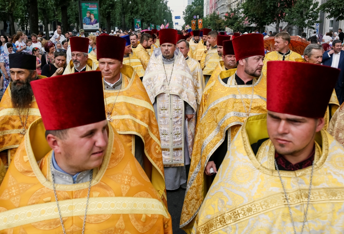 Moscow v Constantinople: The battle over Ukraine\'s Orthodox Christians ...