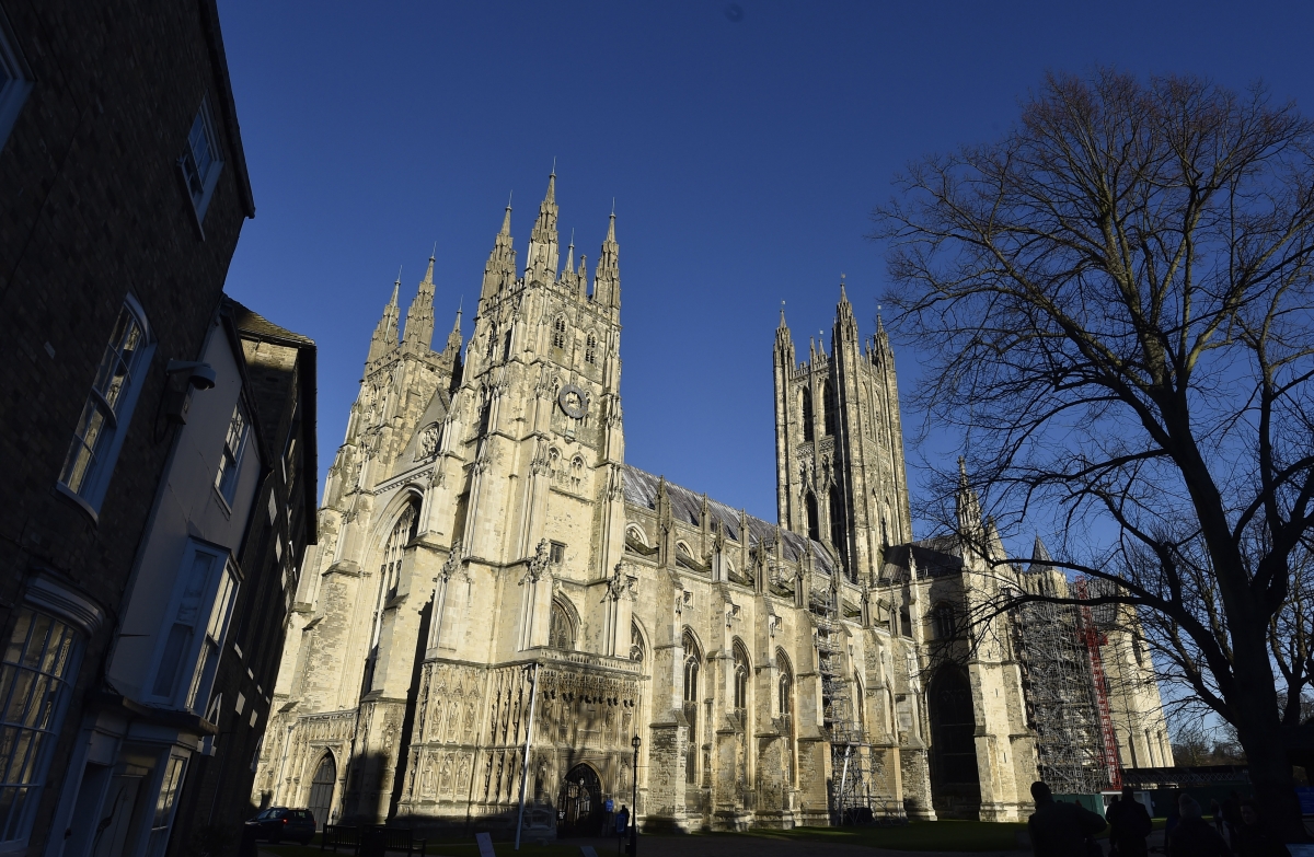 Soaring Cathedral Attendance Buttresses Church Worship Figures ...